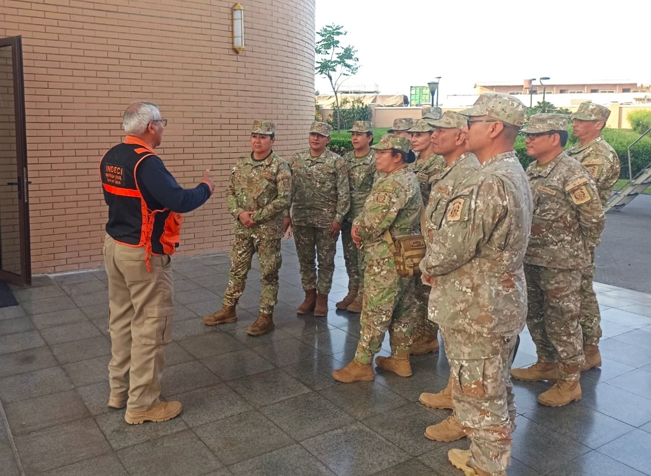 Oficiales de Reserva del II Programa de Planeamiento Militar para la Toma de Decisiones ...